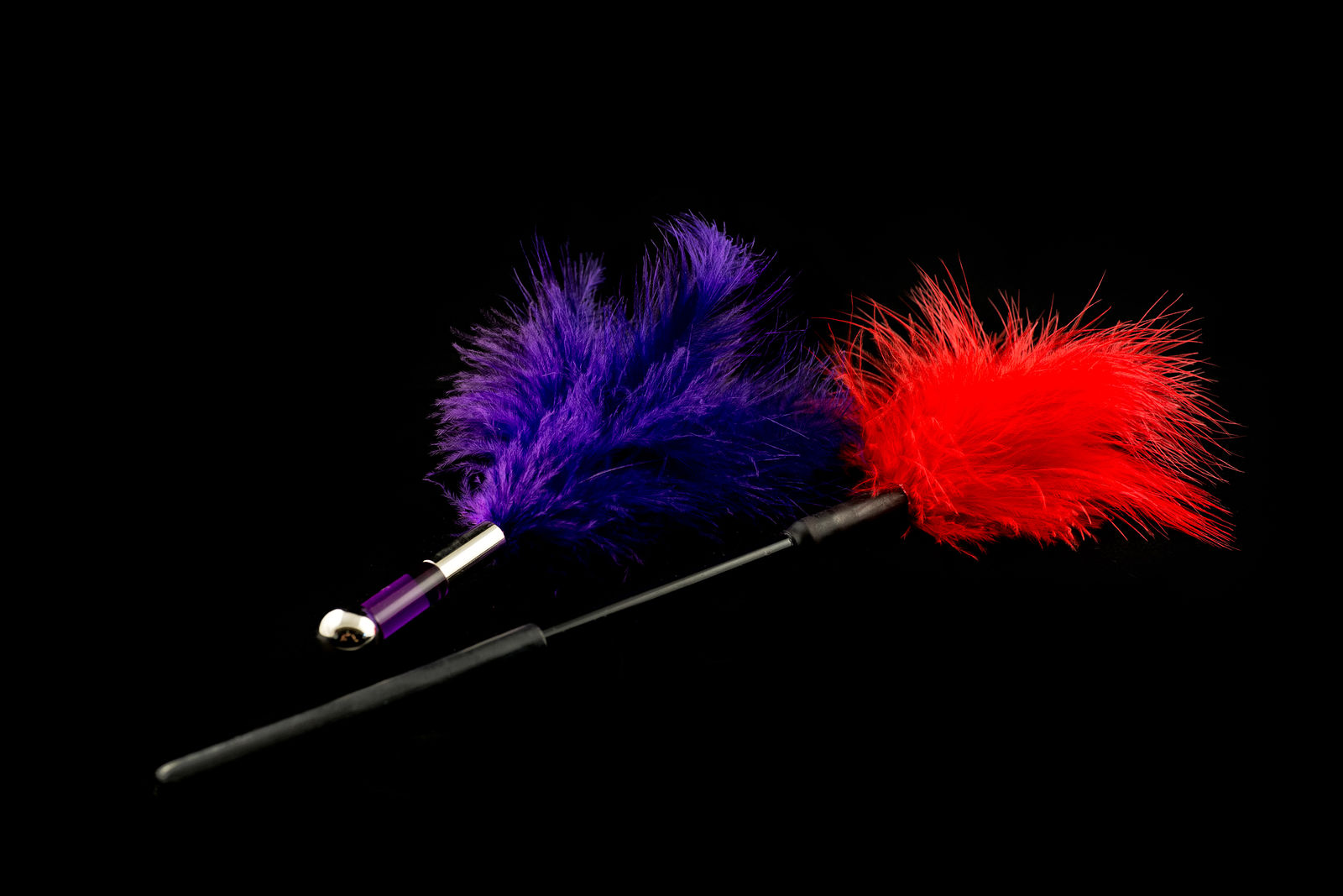 Kitzelspiele: Kitzelfolter und sinnliches Kitzeln im BDSM-Kontext